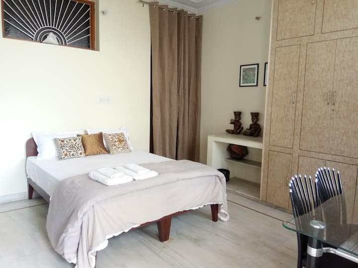 Shanti Niwas • Premium Room With Split Ac - Jaipur