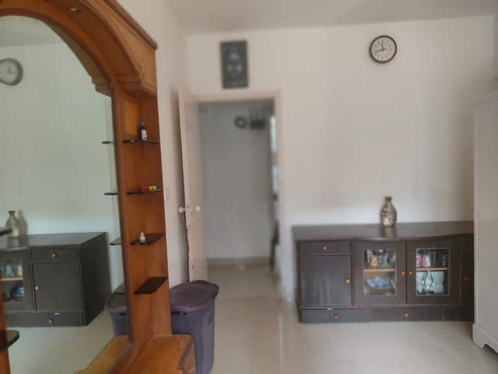 Big Spanking Ac Room In Posh Area Of Andheri West. - Mumbai