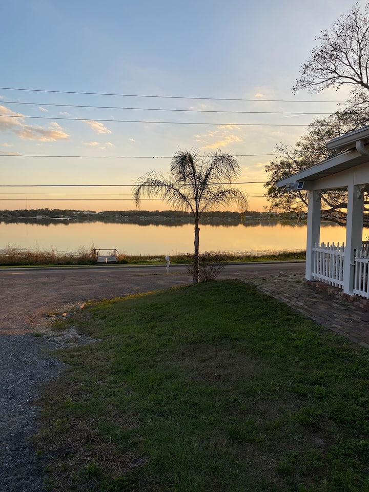 Sunsets And Lakeview House - Winter Garden, FL