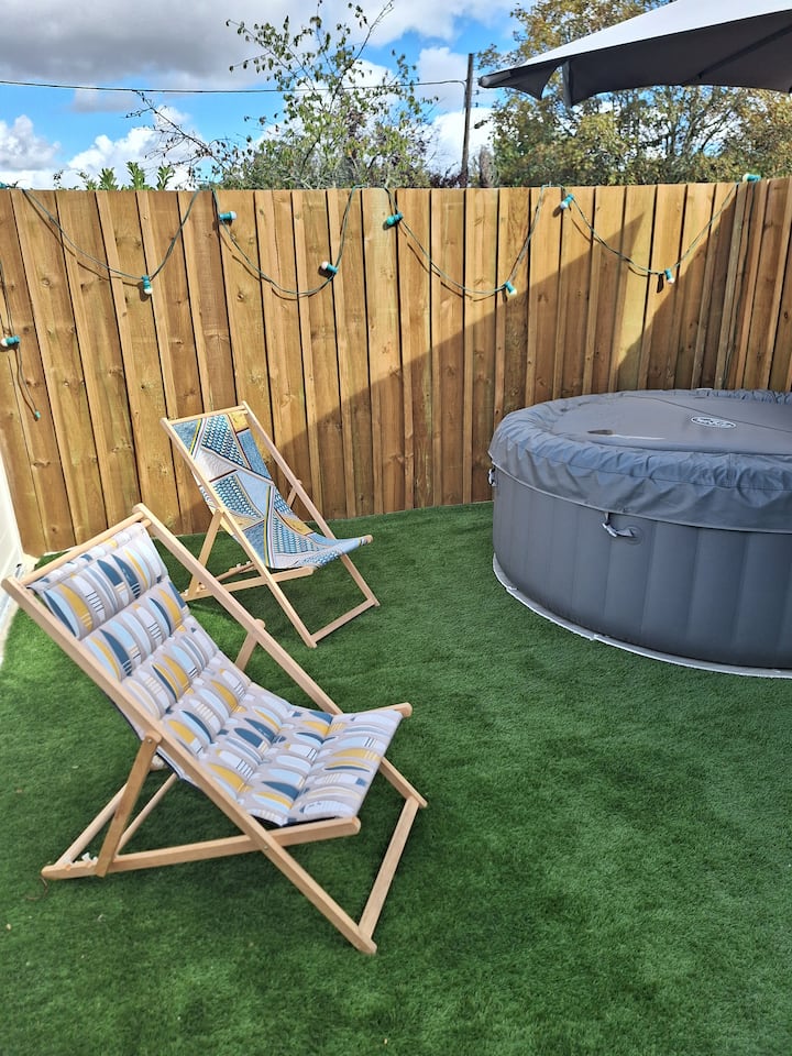 Maison T3 De Centre-ville Avec Jardinet & Jacuzzi - Saint-Médard-en-Jalles