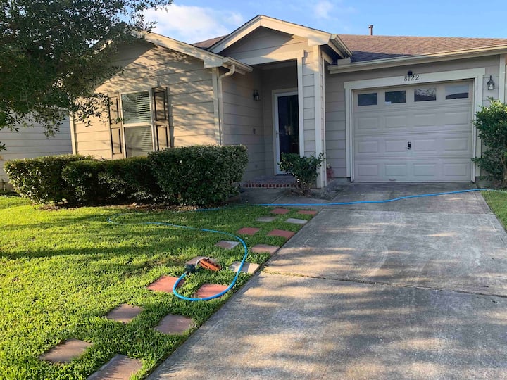 House 8122 Near Iah Airport - Humble, TX