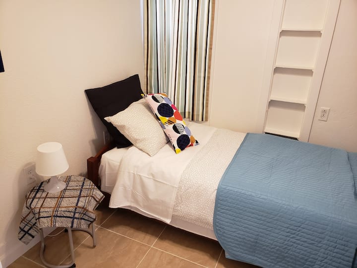 Private Room Save Money Travel Alameda,, - Alameda