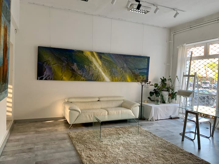 Stay / Work / Meet – Creative Space In Centrum -