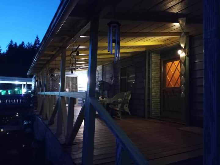 🌲Rm.3 'Woods,waves & Wags'🌲
🏕'Solo Style'🌿 - Klamath, CA