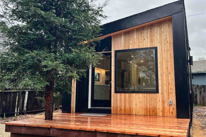 Modern Scandinavian Guesthouse - Redding, CA