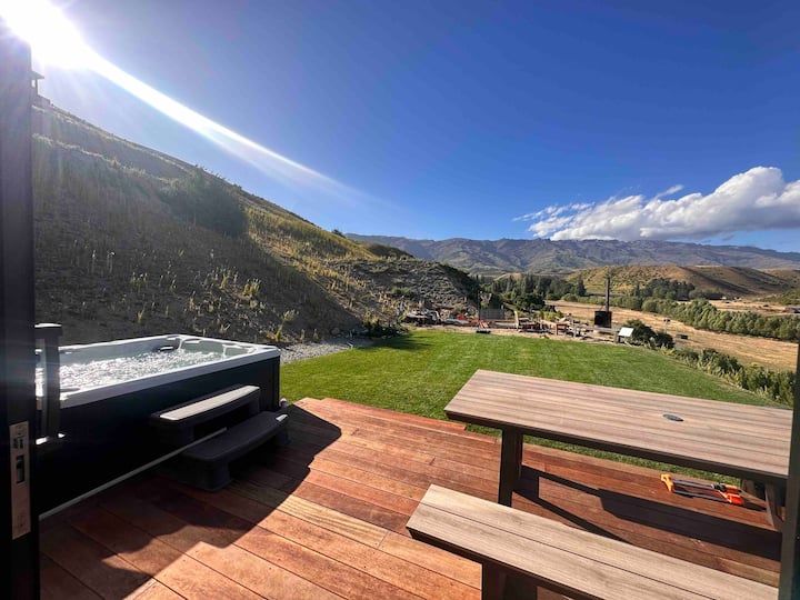 Hillside Cabin - Cromwell