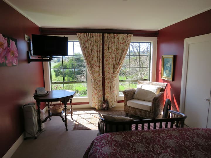 Lovely Old 2 Story Villa W/ Gardens - Parakai