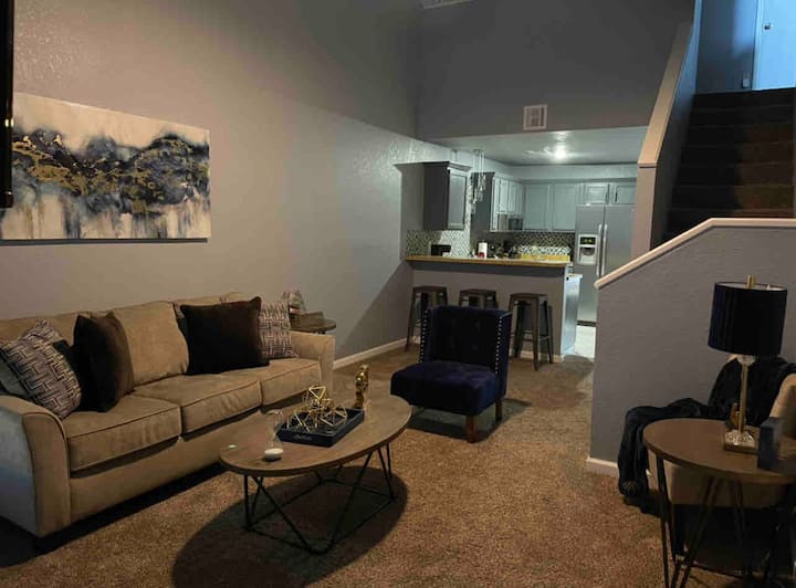 Gorgeous 2 Bedroom Townhouse Near Tinker Afb - Midwest City, OK
