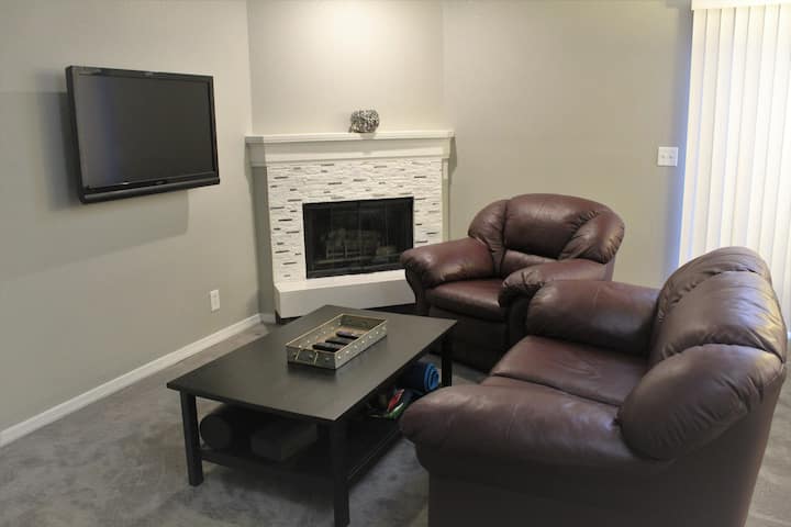 Comfy One Bedroom Condo Heart Of Dtc Free Parking! - Centennial, CO