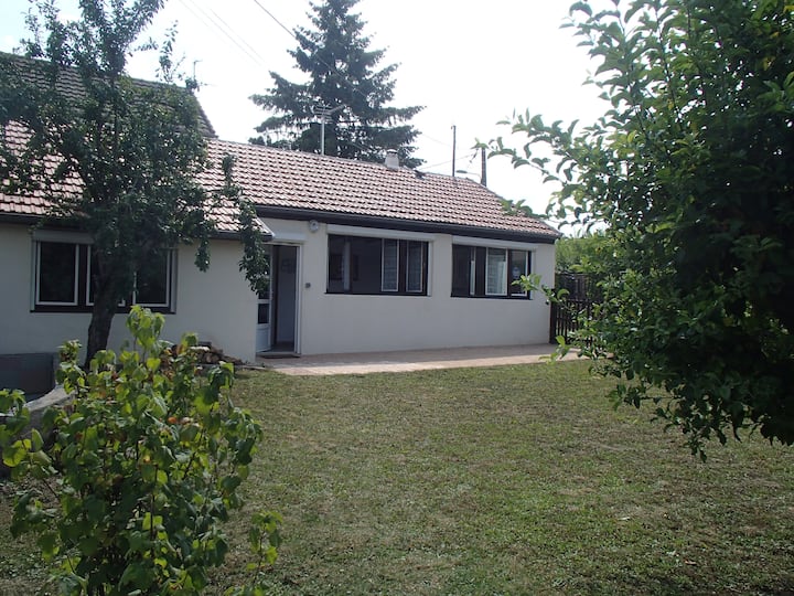 Petite Maison Au Calme Avec Grand Jardin, - Autun