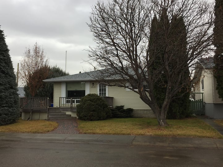 Riverview 3 Beds 2 Baths - Drumheller