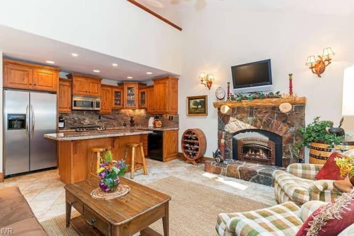 Incline Village Condo -1 Mile From The Beach/hyatt - Incline Village