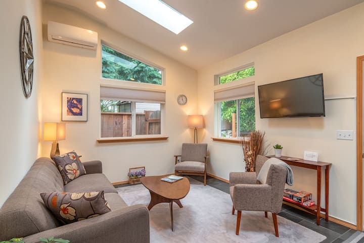 Pure Privacy For 2 In Multnomah Village - Gladstone