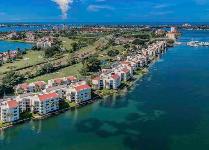 Waterfront Sanctuary … - St. Petersburg, FL