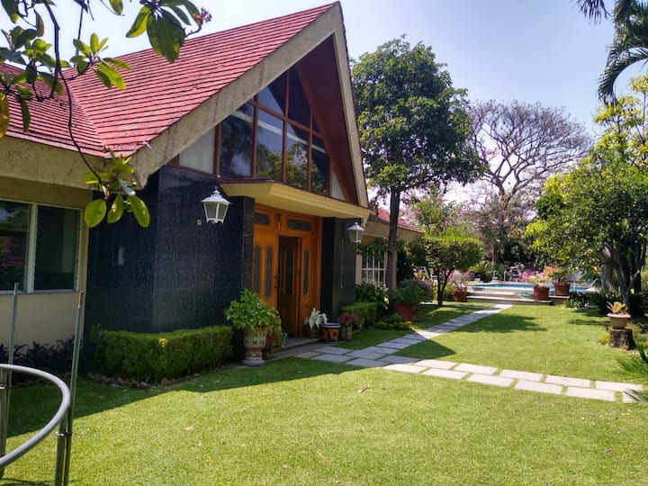 Casa Familiar Con Hermoso Jardín Y Alberca - Jiutepec