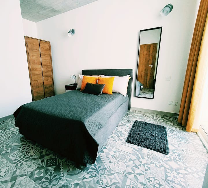 🟨🟨 
Private Room
Private Bathroom
Air Condition - Malta