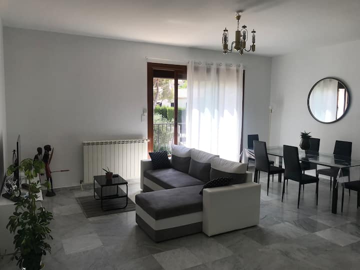 Haut De Maison Entierèment Rénové Avec Garage - Aubagne