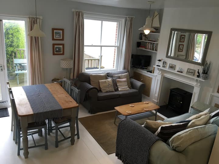 Hastings Old Town Cottage With Sea Views - Hastings