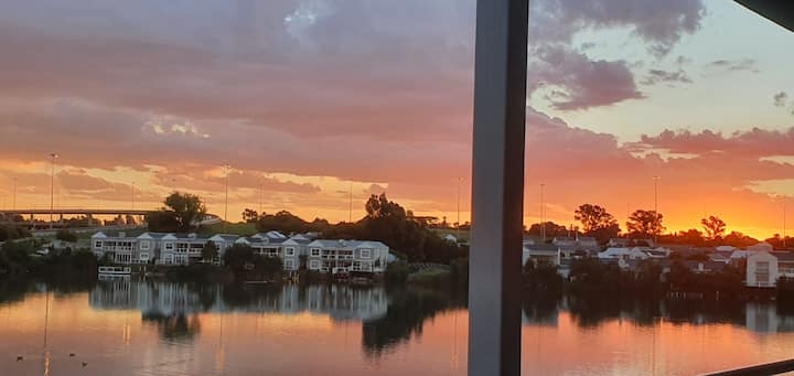 Amazing Apartment With A View Of The Lake! - Centurion