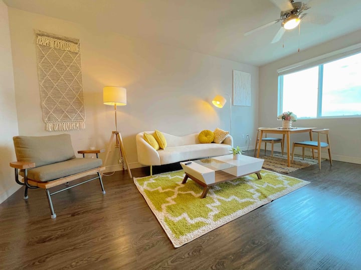 1br |Queen Bed Luxury Apt 75” Tv Unit By Dj Plaza - Irvine, CA
