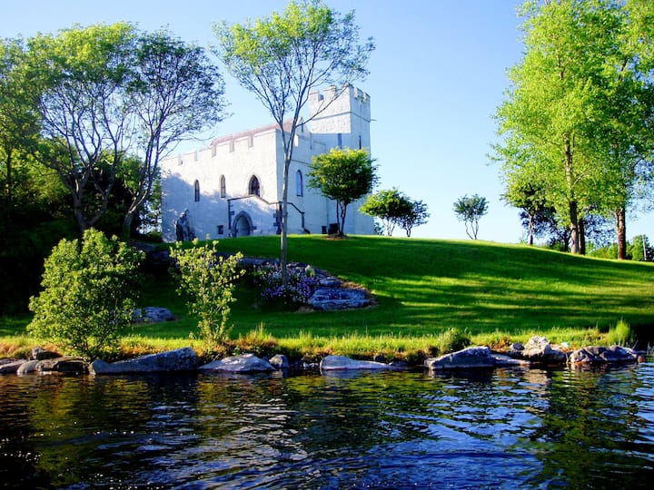 Carraigin Castle - Ireland