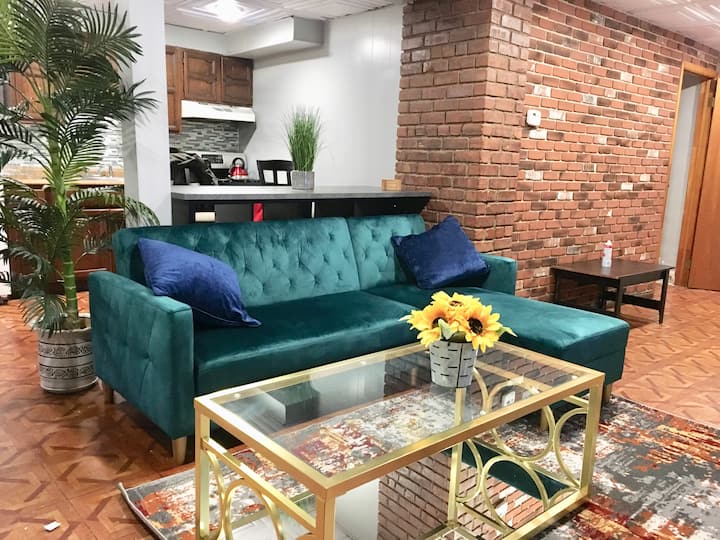 Spacious 2 Level Home For Groups Sleeps Upto 12 - The Bronx, NY