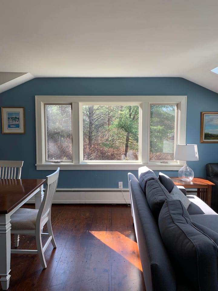 Sun-filled Berkshires Hideaway - Monterey, MA