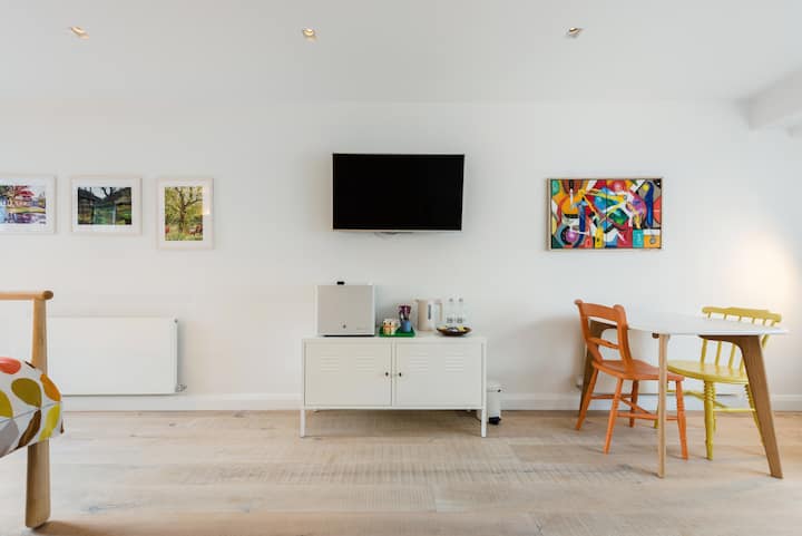 Quiet Ensuite Room Near Pinner Station, Nw London - Ruislip