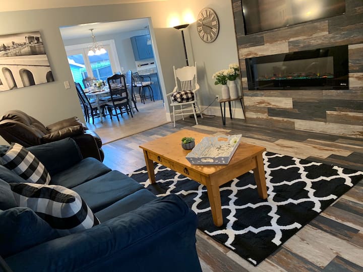 Ritchie’s Regal Terrace Townhouse - Appleton, WI