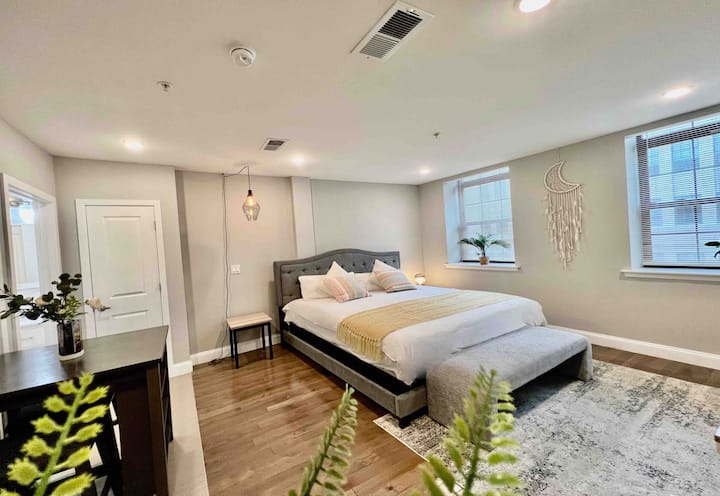 Cozy And Warm | King Bed Apt In Center City - Aéroport de Philadelphie (PHL)