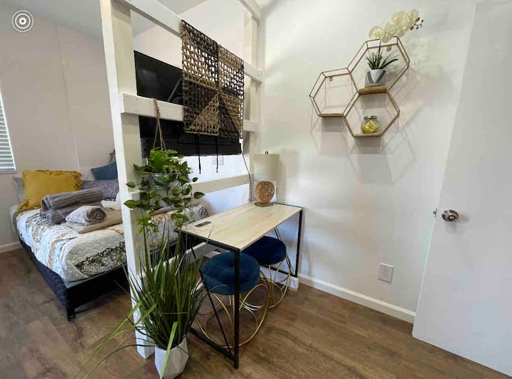 Corporate Studio With Everything That You Need - Jurupa Valley, CA