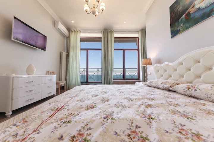 Amazing 2 Bedroom Apartment - Odesa