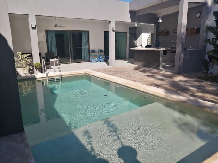 Casa Dina, Amplia Y Céntrica Casa Con Piscina. - Valladolid