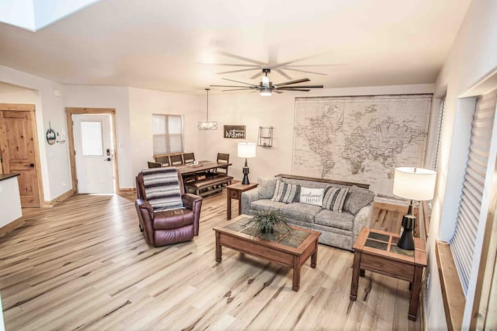 New Townhome | 3bd | Uptown | Pet Friendly - Pagosa Springs, CO