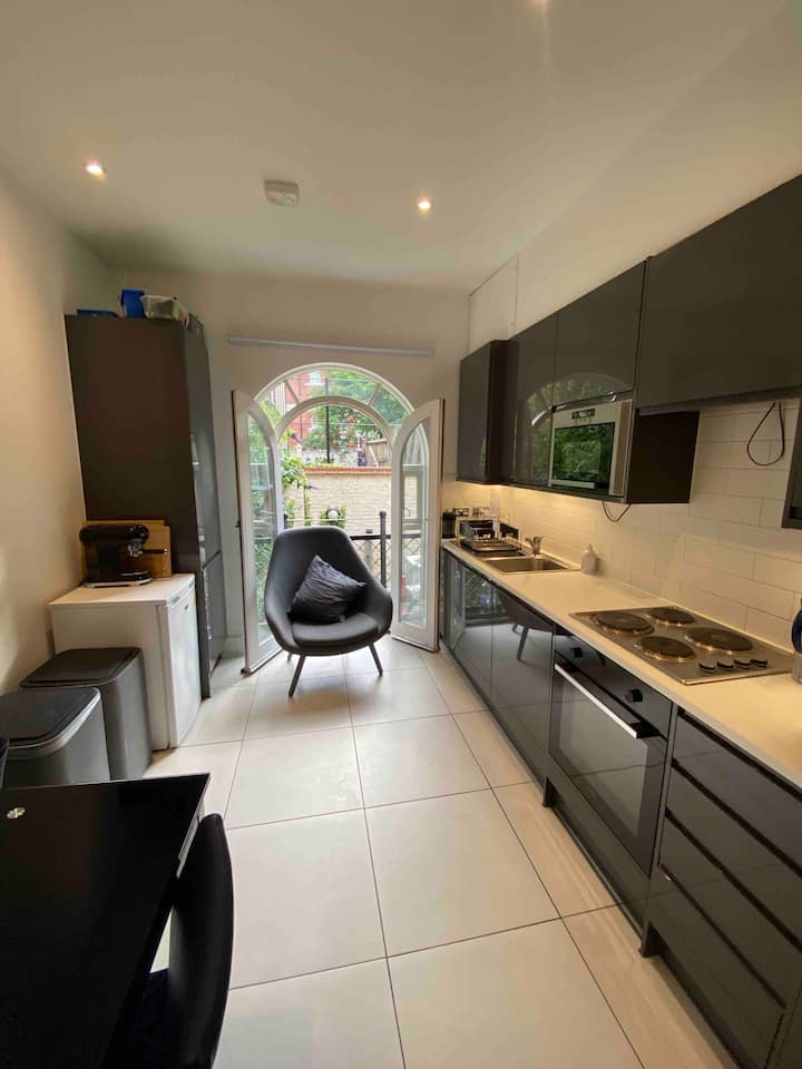 Bright Quiet Double Next To Kings Cross Sta - London