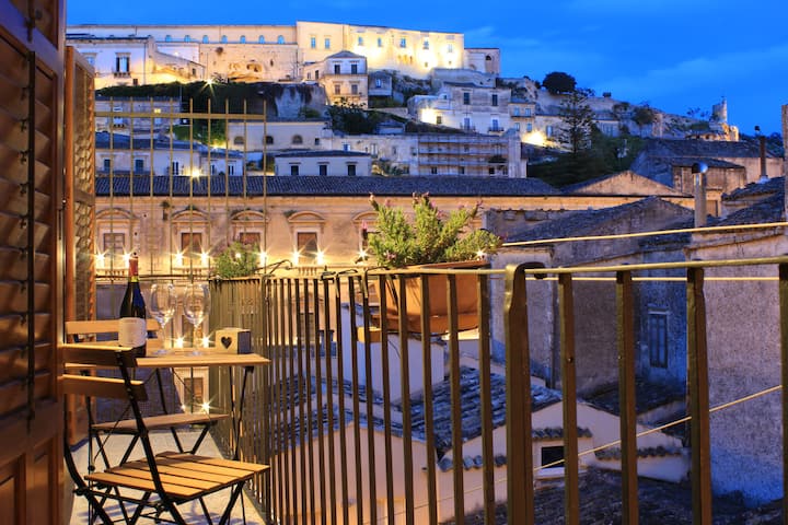 "Dietro Le Quinte" - Un Balcone Nel Centro Barocco - Modica