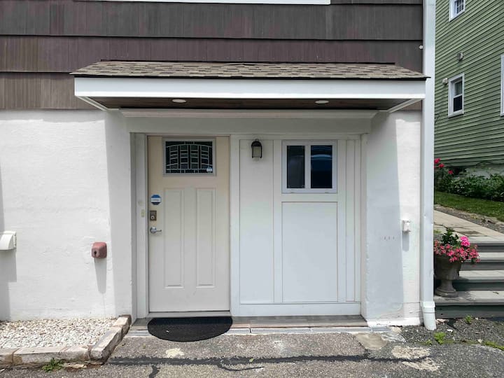 Stamford Studio Close To Downtown And Shopping - Stamford, CT