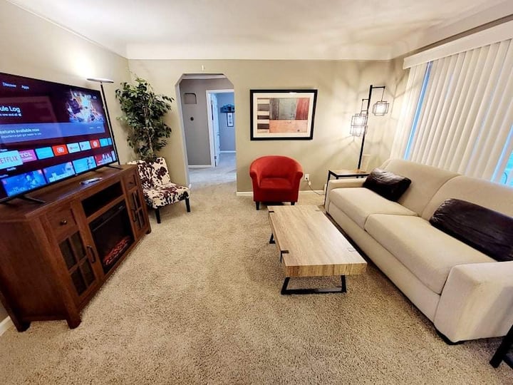 Cozy 4 Br/2 Ba Near Downtown Royal Oak/detroit Zoo - Warren, MI