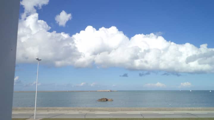 Maison Vue Mer Et Rade De Cherbourg - ibis budget Cherbourg - La Glacerie