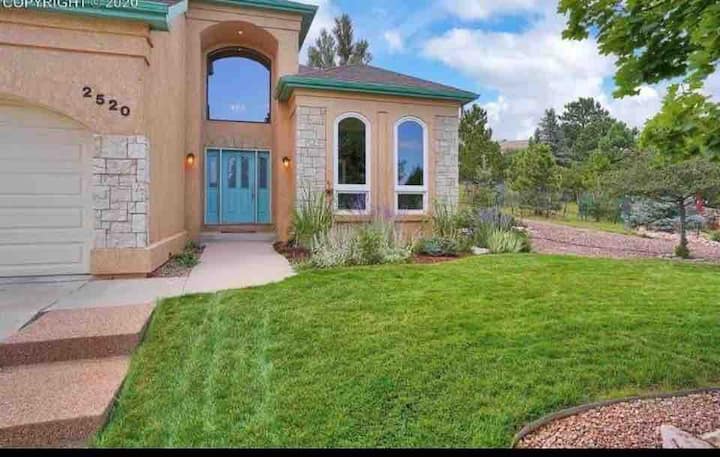 Garden Of The Gods Spacious Home - Manitou Springs, CO