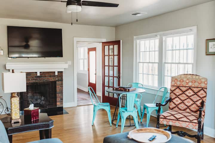 Quiet Tree-lined Street, Historic Home, Walkable - Albuquerque, NM
