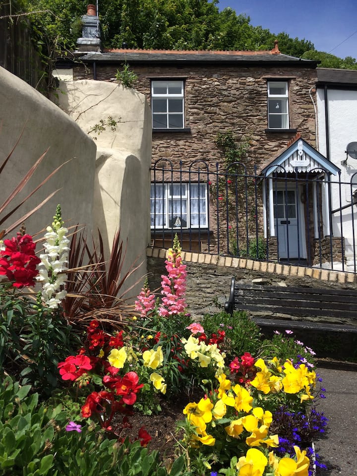 Seaside Cottage,  4 Mins Stroll To Hele Bay - North Devon District