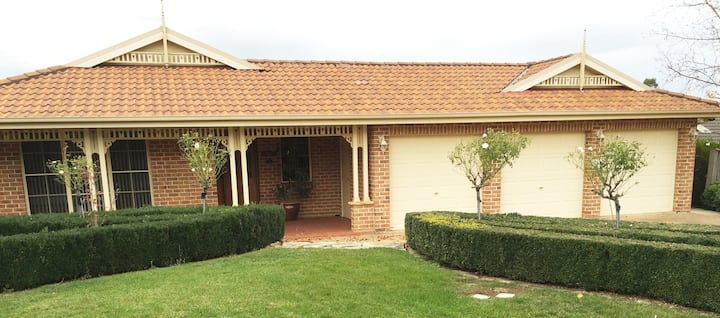 Family & Friends: Stay For A Night, Week Or Longer - Bowral