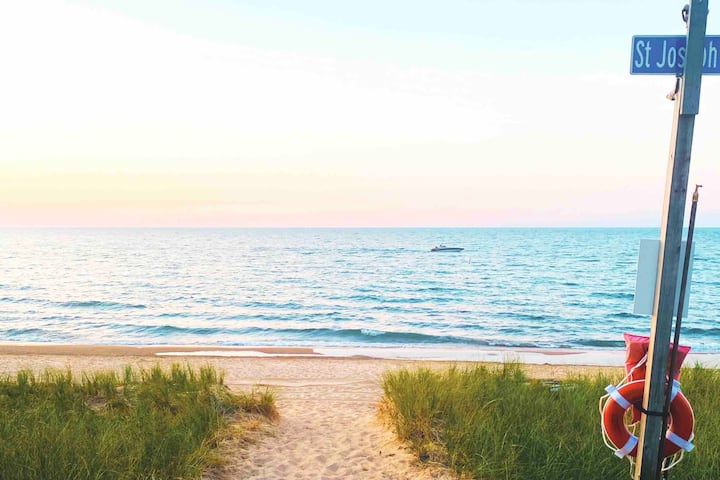 Miller Beach, Gary Vacation Rentals & Homes - Gary, IN | Airbnb