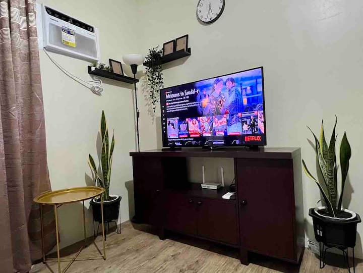 Spacious 33sqm 1br + Fiber Internet Netflix - Silang