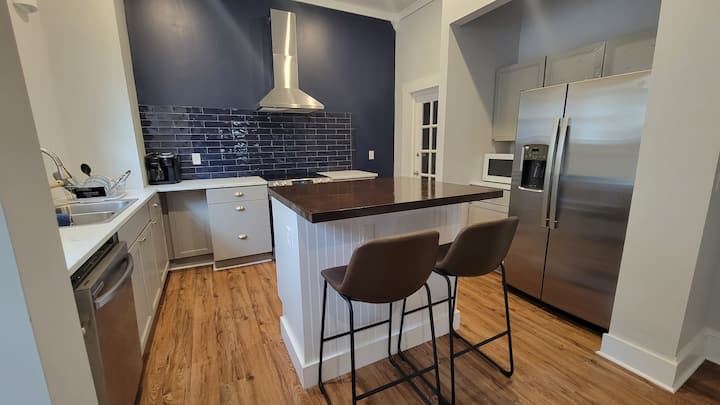 Quiet 2br House Near Downtown - Savannah, GA