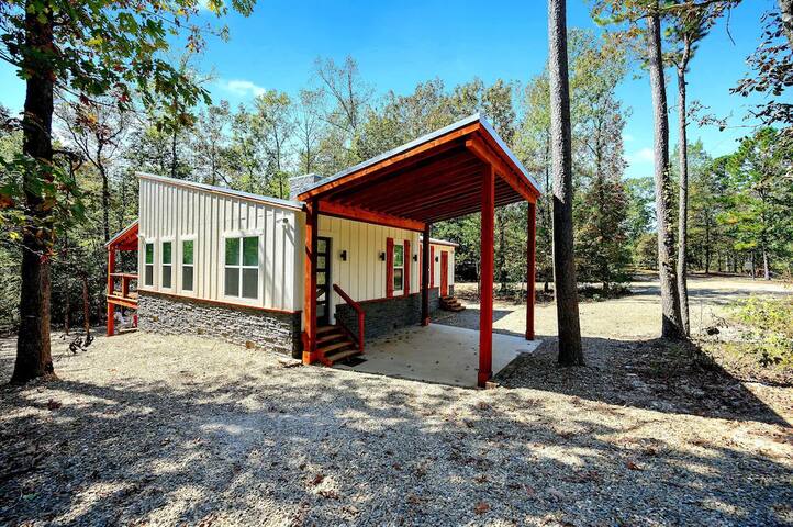 BRAND NEW! Modern-Rustic 1 Bedroom Honeymoon Cabin