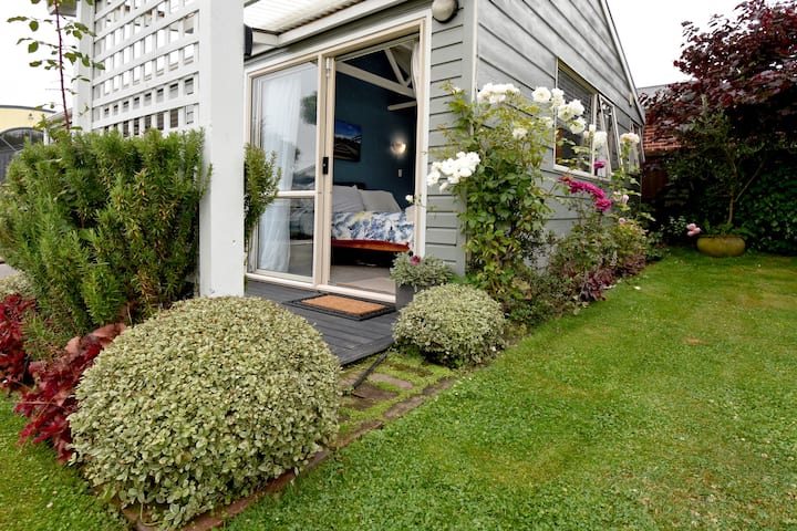 Cosy Stand-alone Studio - Breakfast Included - Christchurch