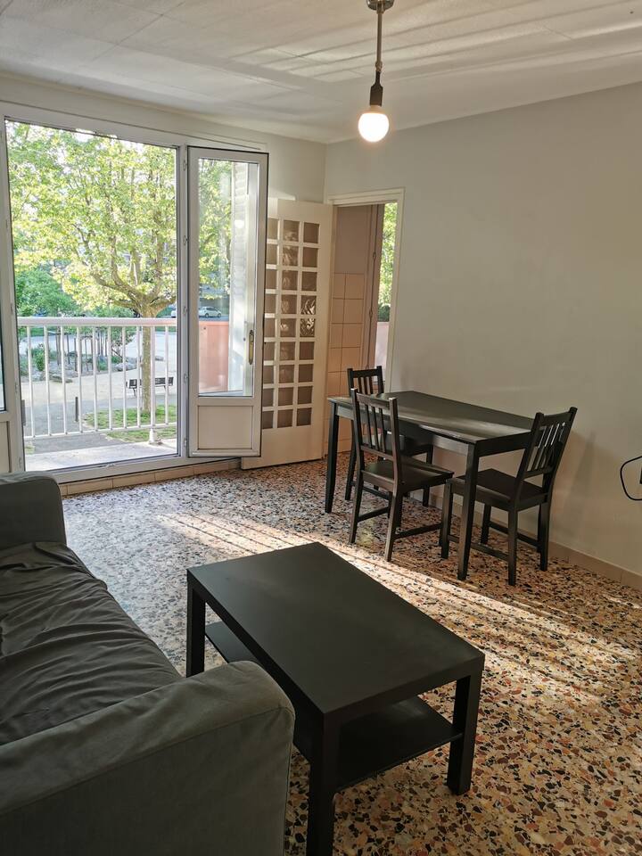 Appartement 3 Chambres, Balcon Et Parking Gratuit - Saint-Martin-d'Hères