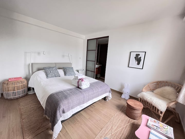 Lovely 1-bed Seaview Apartment In Hong Kong - Hong Kong